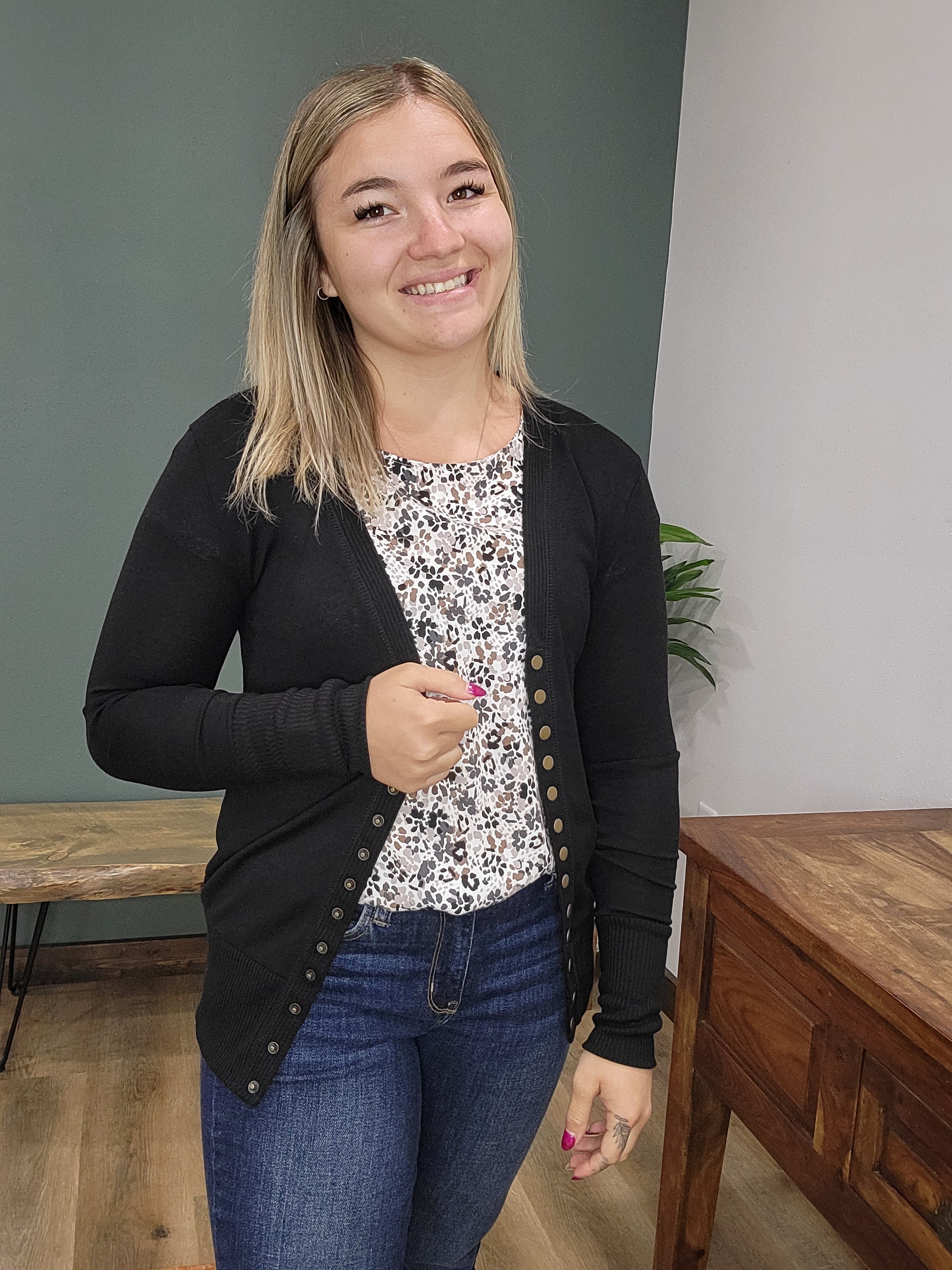 Snapfront Cardigan- Black – Rocky Road Boutique